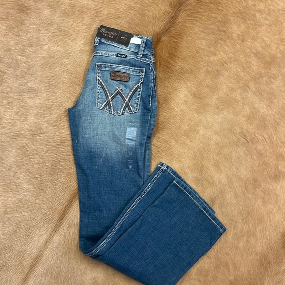 Wrangler | Jeans | Wrangler Retro Mae Jean | Poshmark